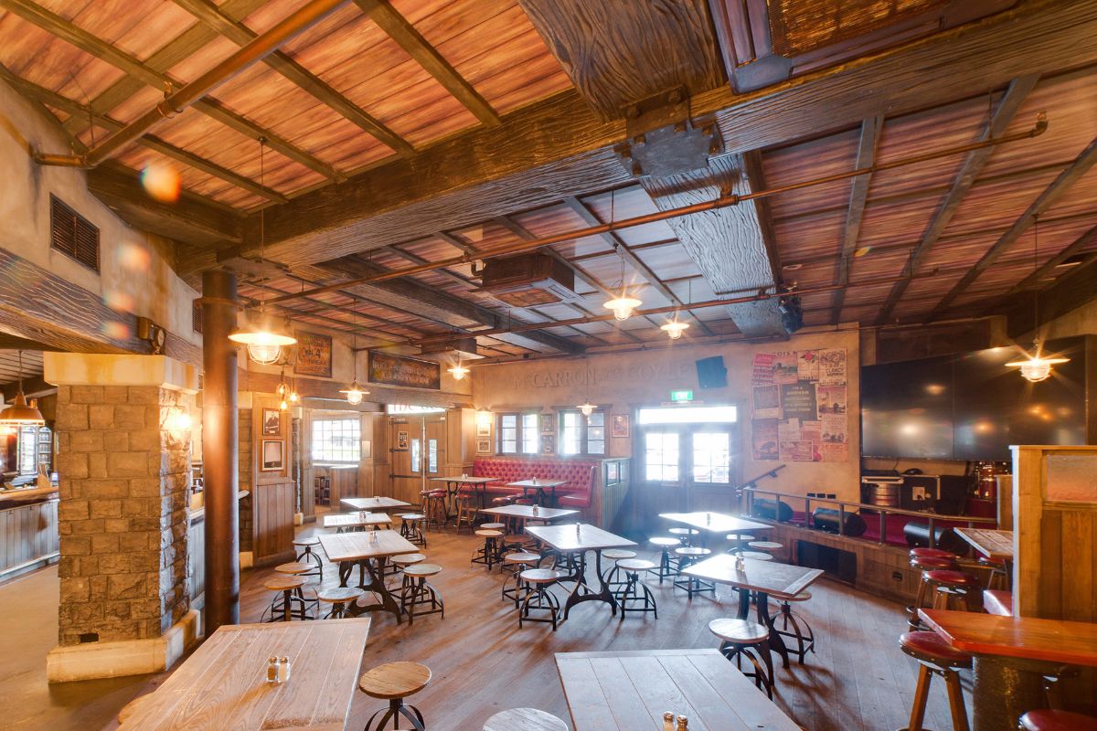 T&R Interior Systems - Study - Jet Printed Tiles at The Bog Irish Bar